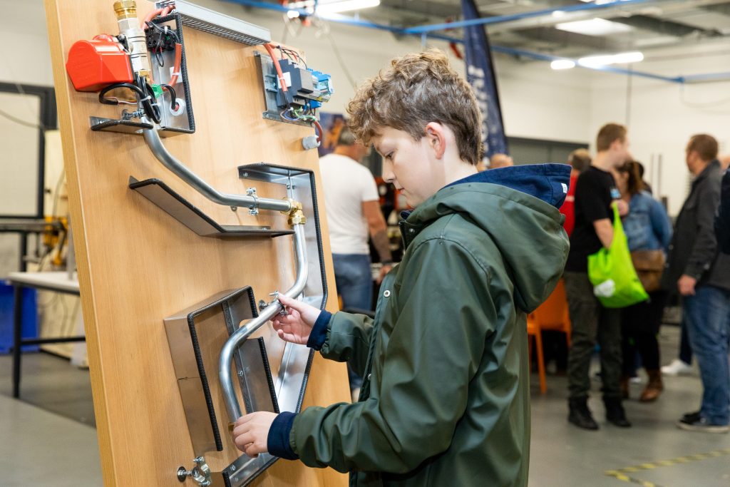 Veel bezoekers bij Techniek Doe Dag - UW